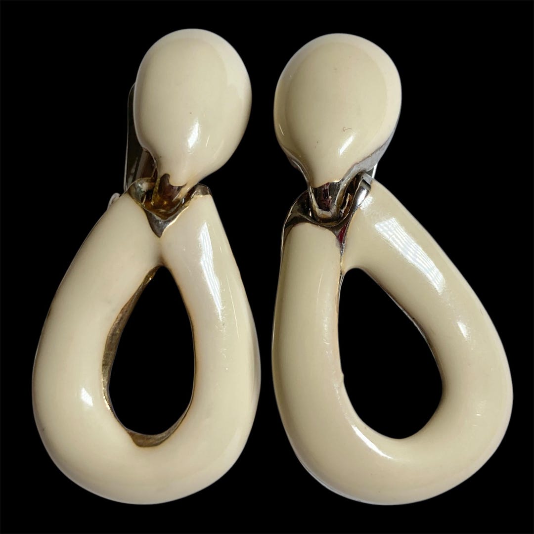 Vintage ICING Sensitive Ears Clip on Earrings White Cream Enamel Door ...