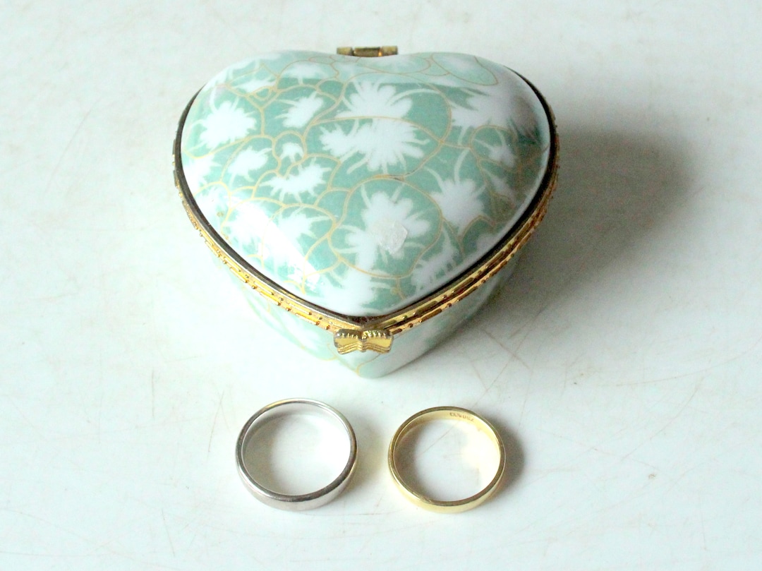 Pretty Pill Box Vintage Ceramic Pill Box Ring Box Jewelry Box Romantic ...