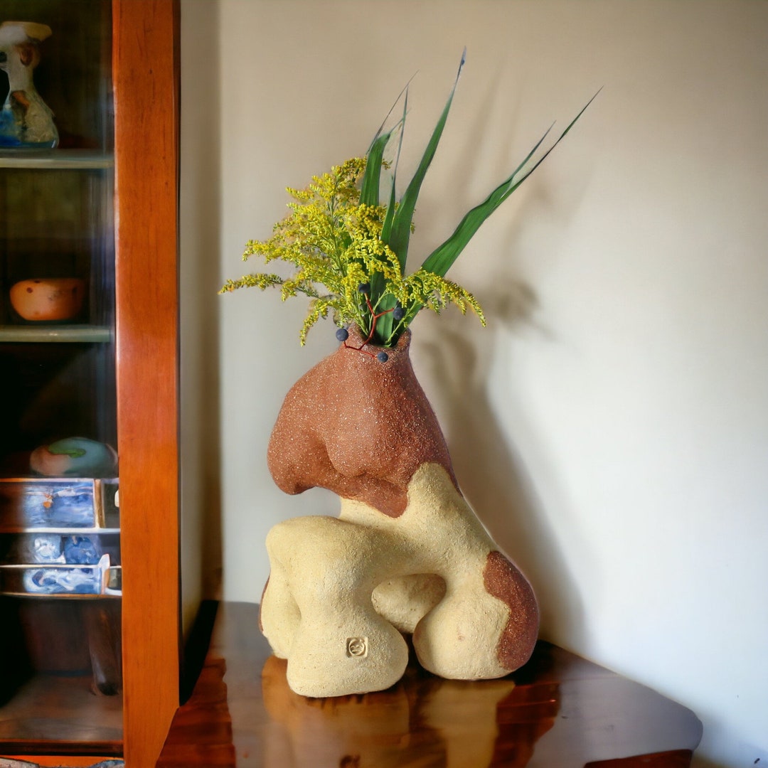 Creative Art Ceramic. Ceramic Female Form. Minimalist Modern Vase ...