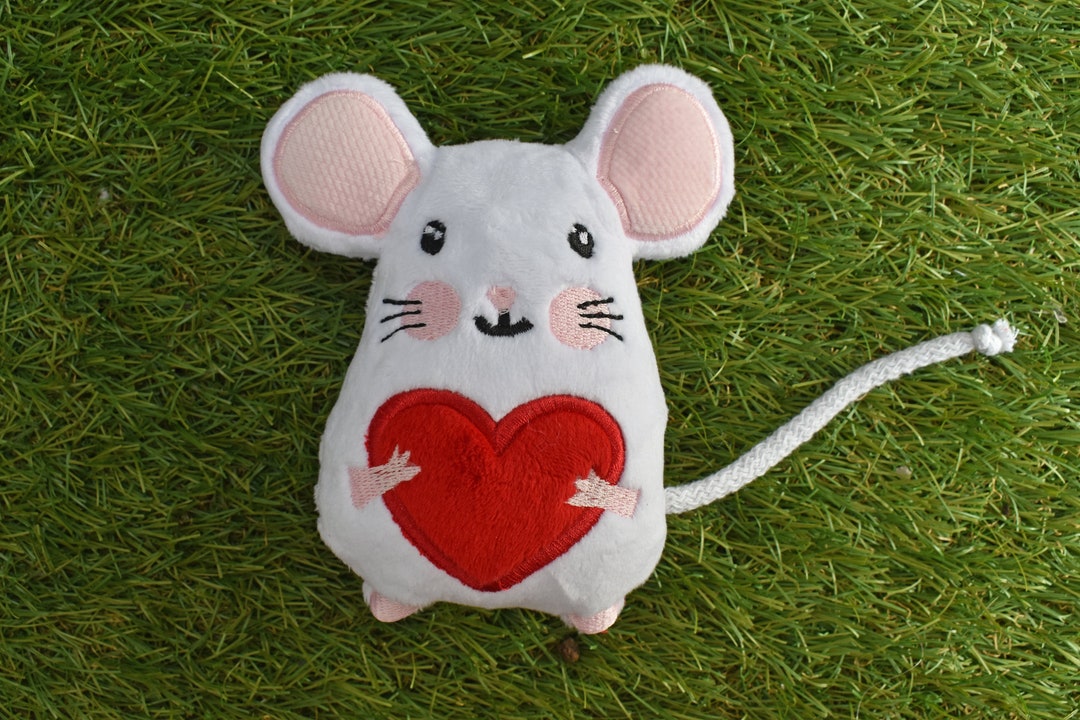 Mouse With Heart Stuffie ITH Embroidery , Machine Pattern, ITH Mouse ...