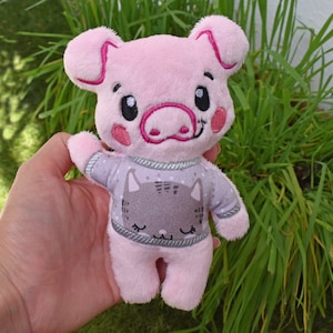 Piggy Pig in T-shirt Stuffie ITH Embroidery , Machine Pattern, ITH ...