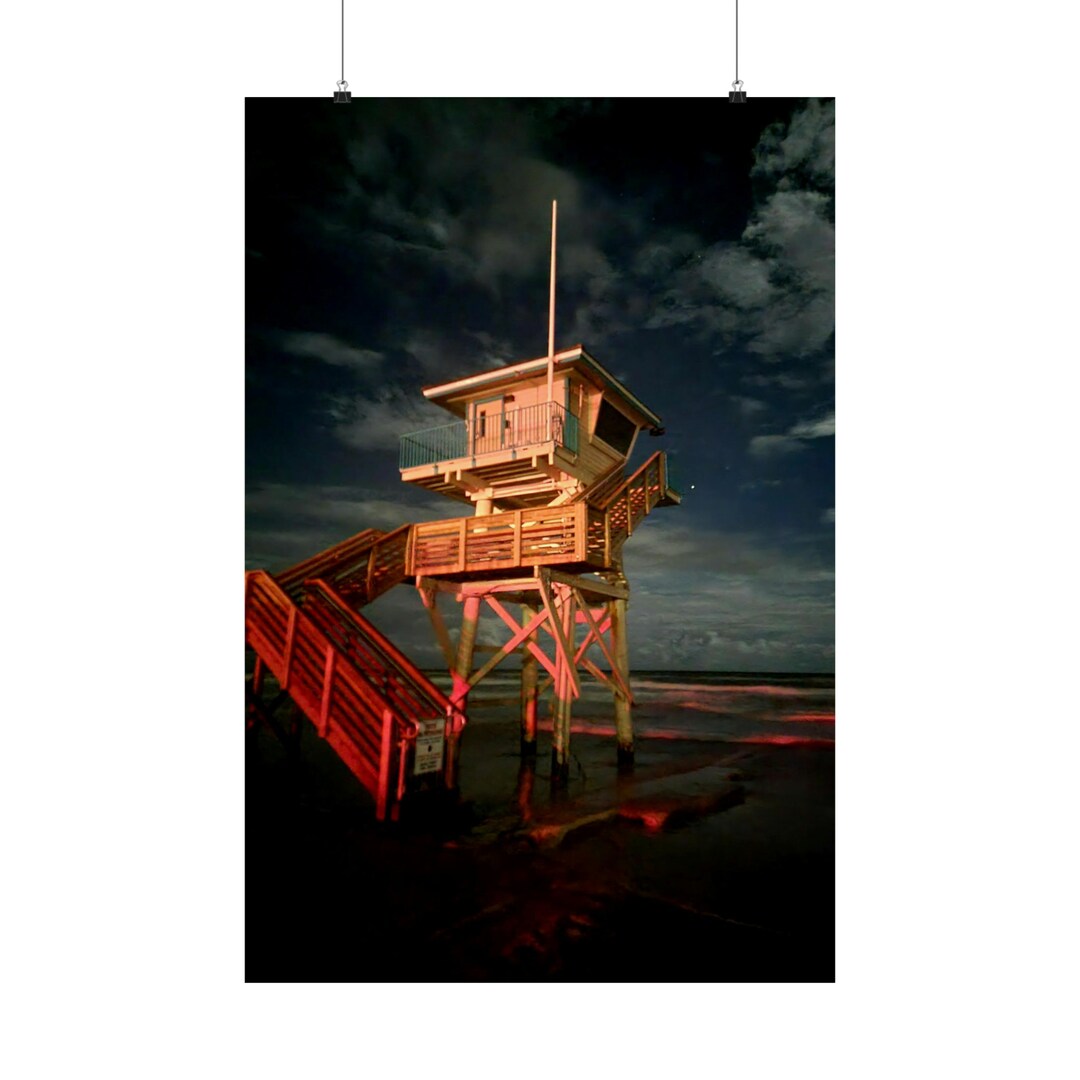 Daytona Beach Shores, Florida Lifeguard Tower Image at Night. Lifeguard ...