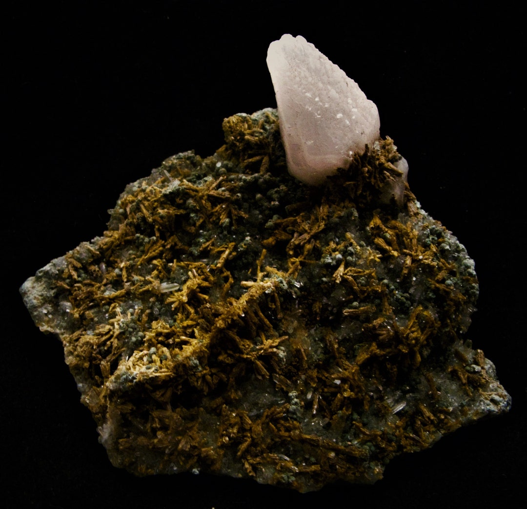 One Excellent Specimen of Epidote With Pink Calcite - Manganoclacite - Etsy