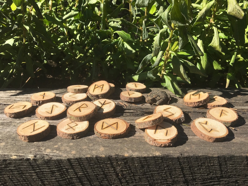 Fuþark antico alfabeto runico Rune in legno Set - Etsy Italia