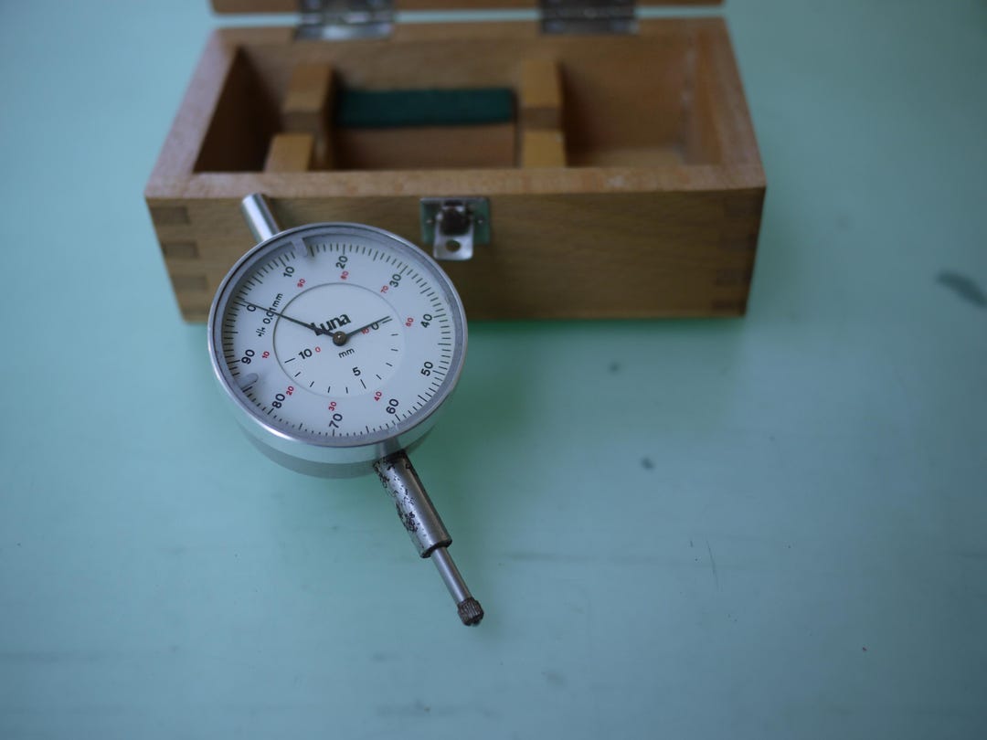 Luna Dial Indicator 0.01 Mm / With Wooden Box - Etsy