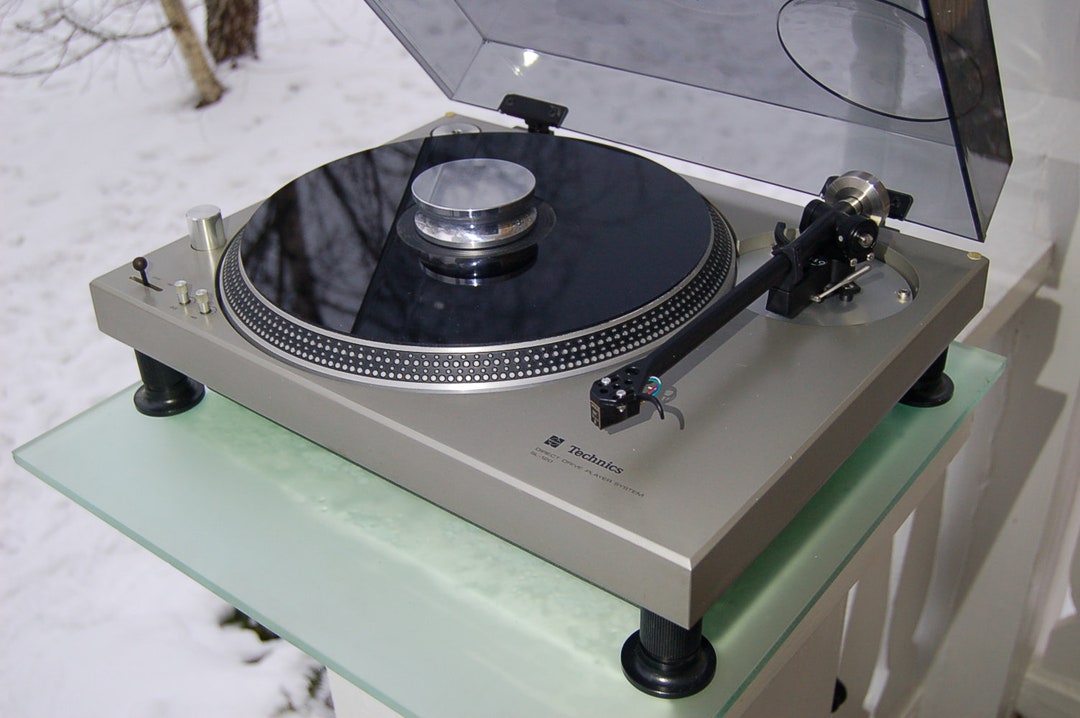 Technics SL-120 / Isokinetic Rega RB300 / New Montegiro Acrylic Mat ...