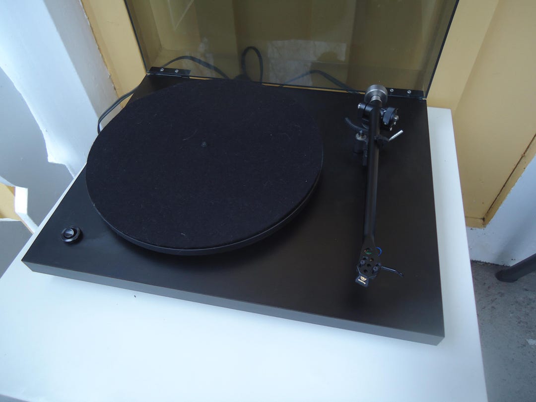 Rega Planar 3 Turntable / RB 300 Tonearm / High-end Made in England ...