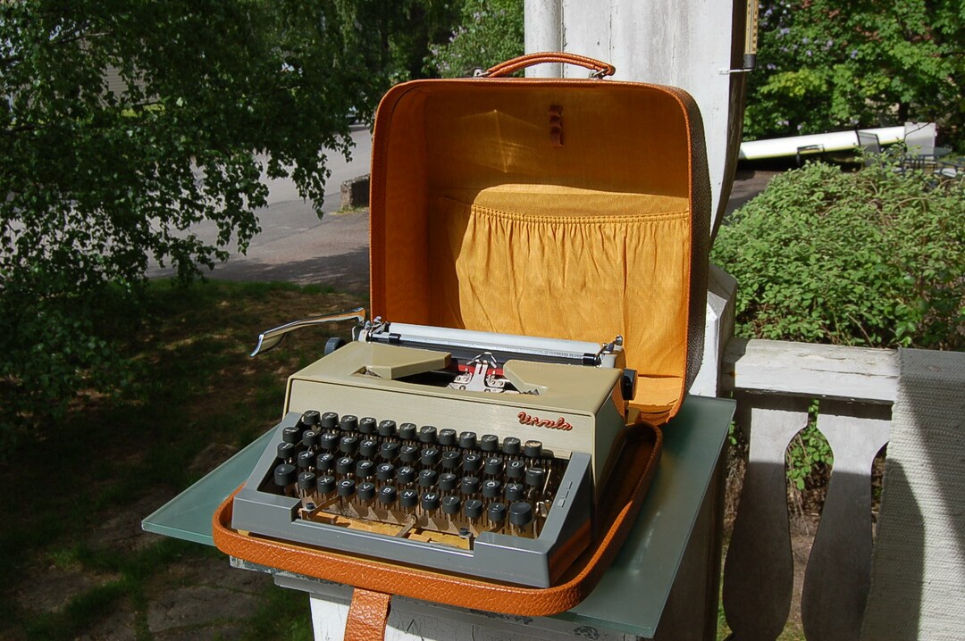Seidel & Naumann Ursula Typewriter With Case / Ideal / Erika / VEB ...