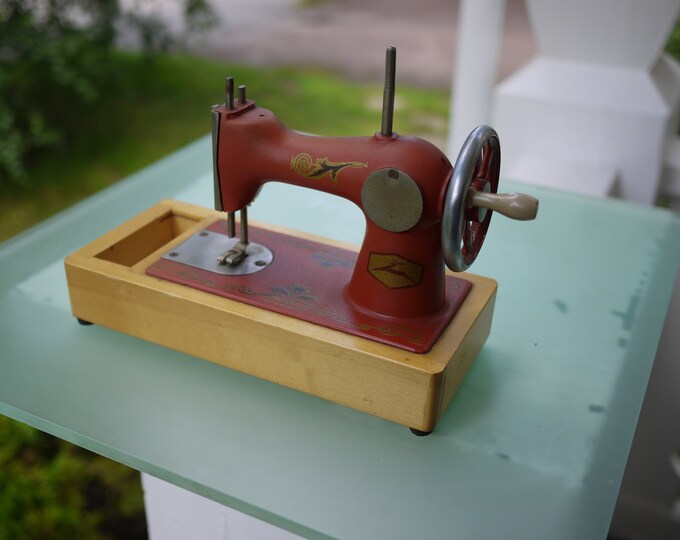 Children's Sewing Machine Made in USSR / Solid Cast Iron / Singer Look ...