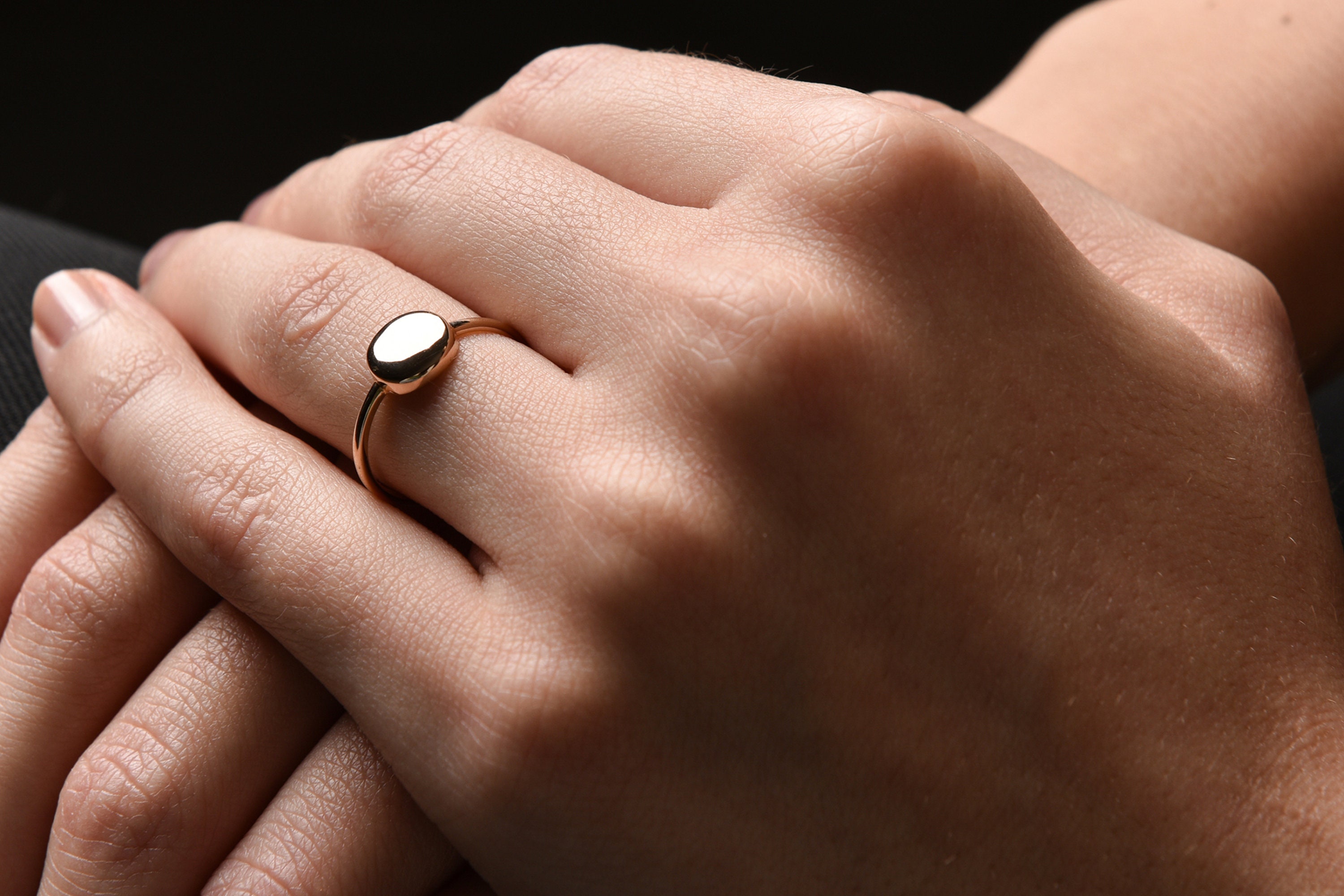 14k Solid Gold Round Signet Ring Gold Letter Ring Cursive - Etsy