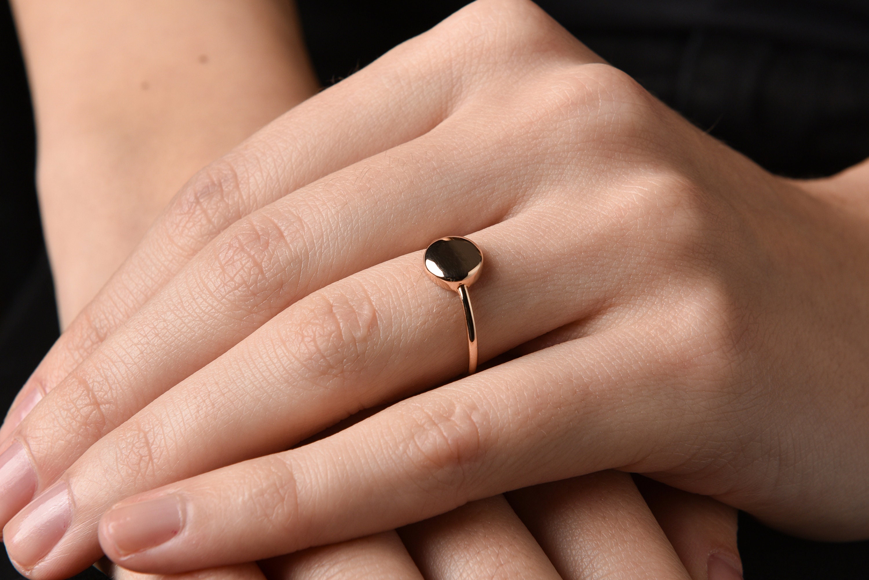 14k Solid Gold Round Signet Ring Gold Letter Ring Cursive - Etsy