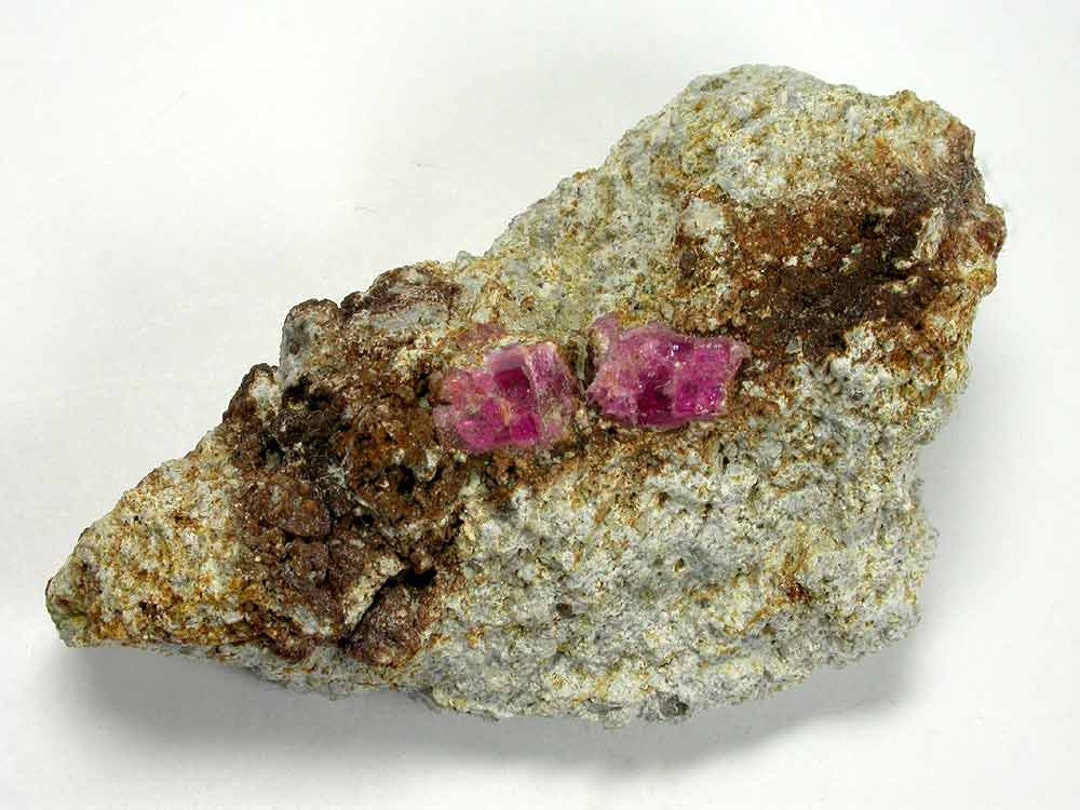 Rare Red Beryl bixbite Crystals on Matrix From Utah, USA. - Etsy