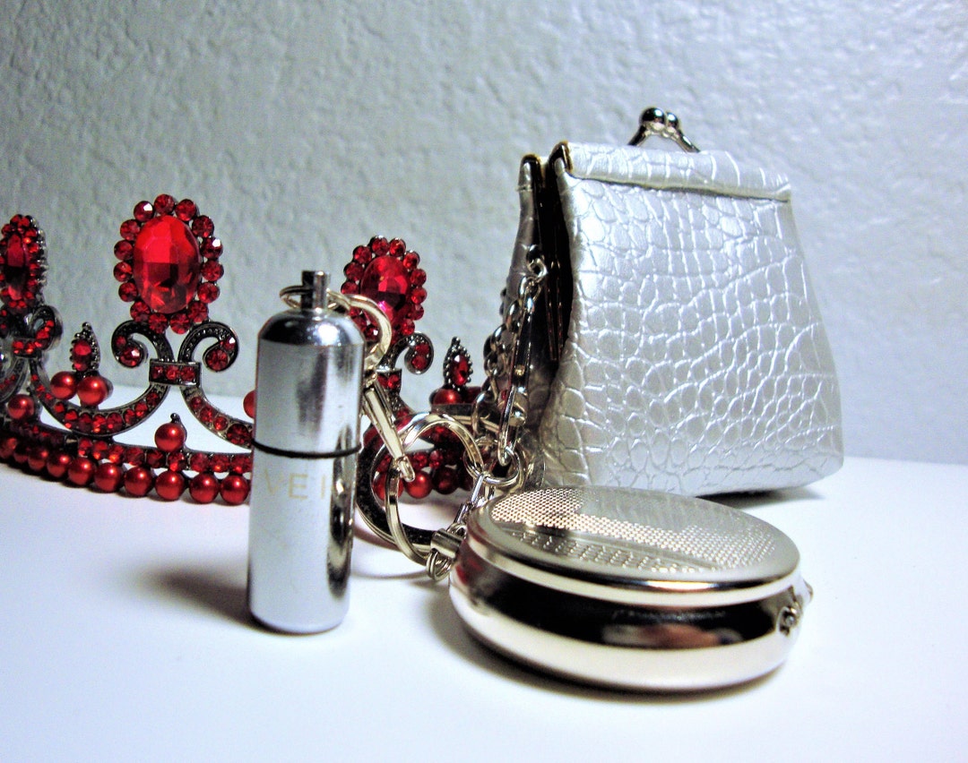 Vintage Working PURSE, LIGHTER & ASHTRAY Keychain: Silver Vinyl Liz ...
