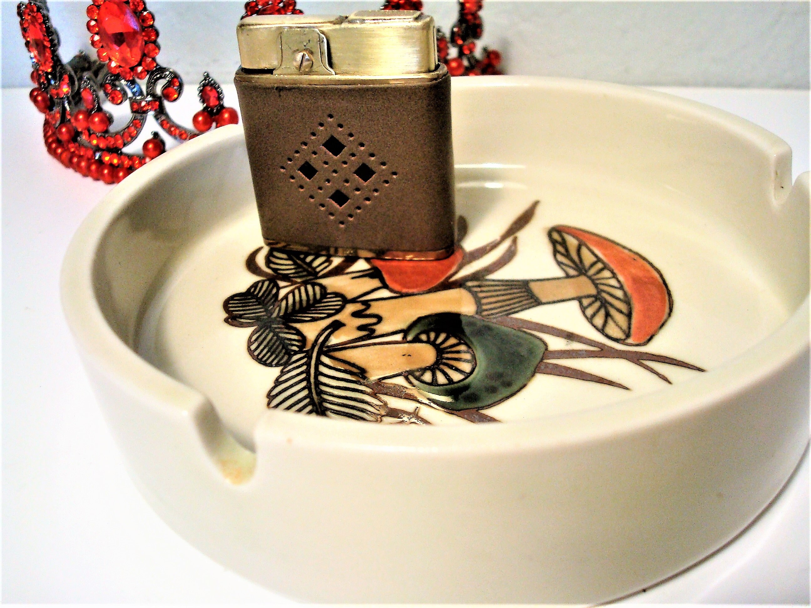 Lighter ashtray store