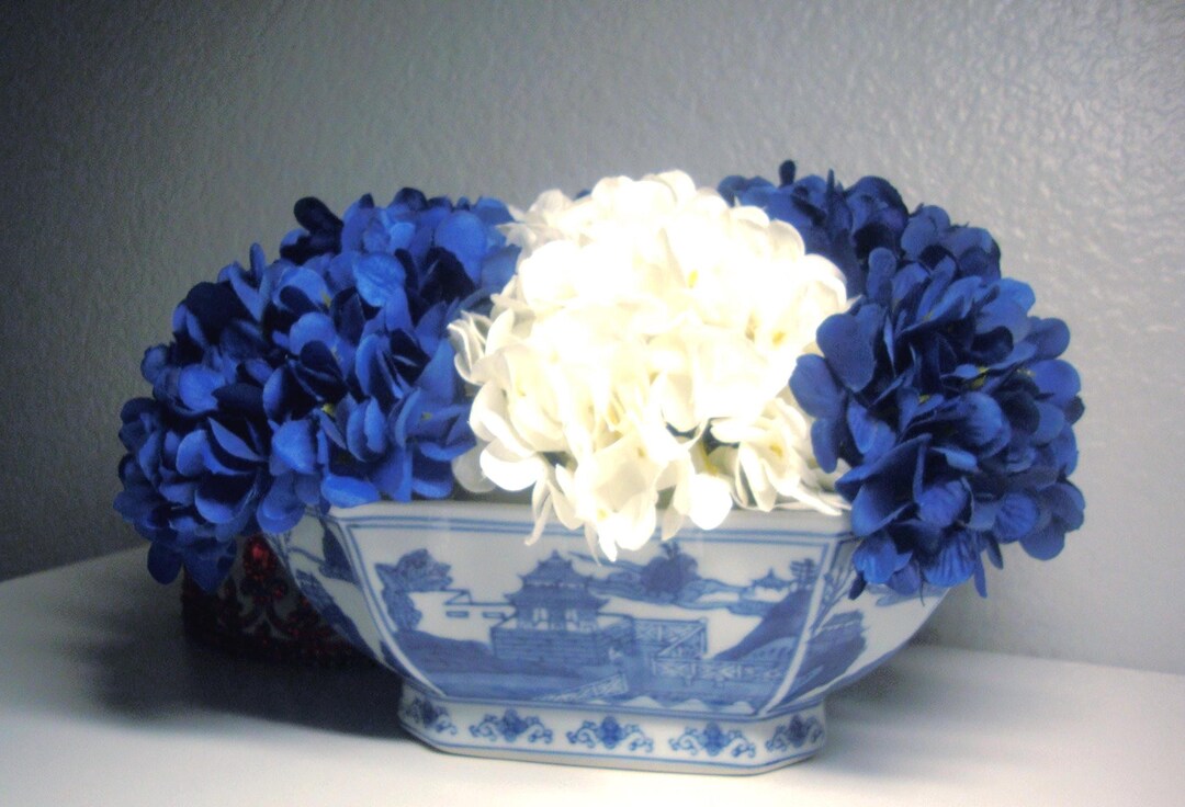 Vintage CHINOISERIE HYDRANGEA ARRANGEMENT - White Porcelain Blue ...