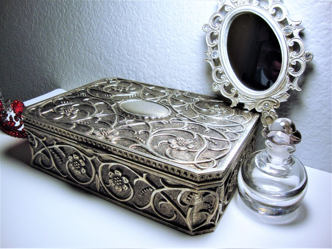 Vintage VANITY DECOR BUNDLE - Clear Glass Perfume Bottle - Silver ...