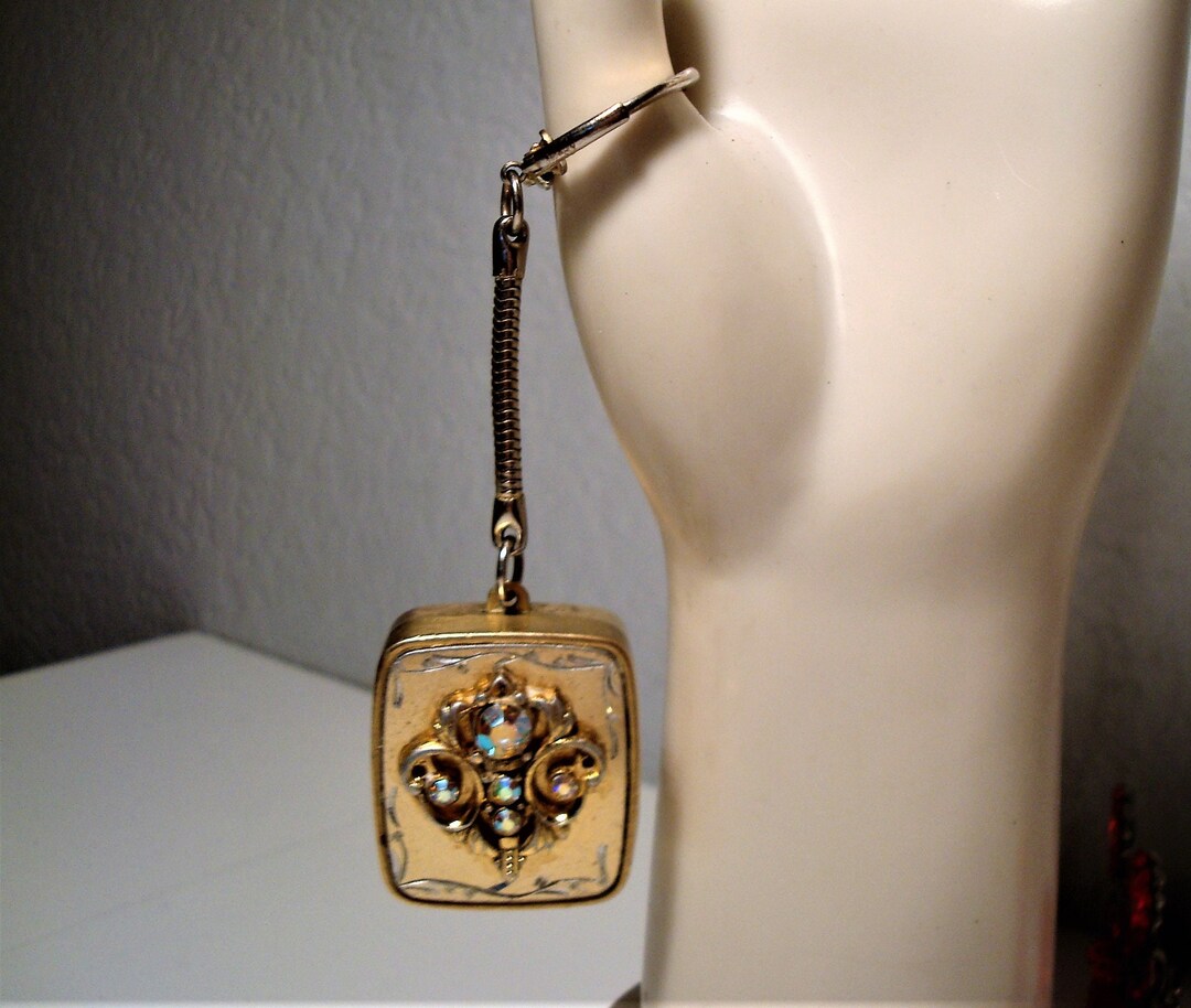 Vintage CLOVER MUSICAL KEYCHAIN - Ornate Etched Aurora Borealis ...