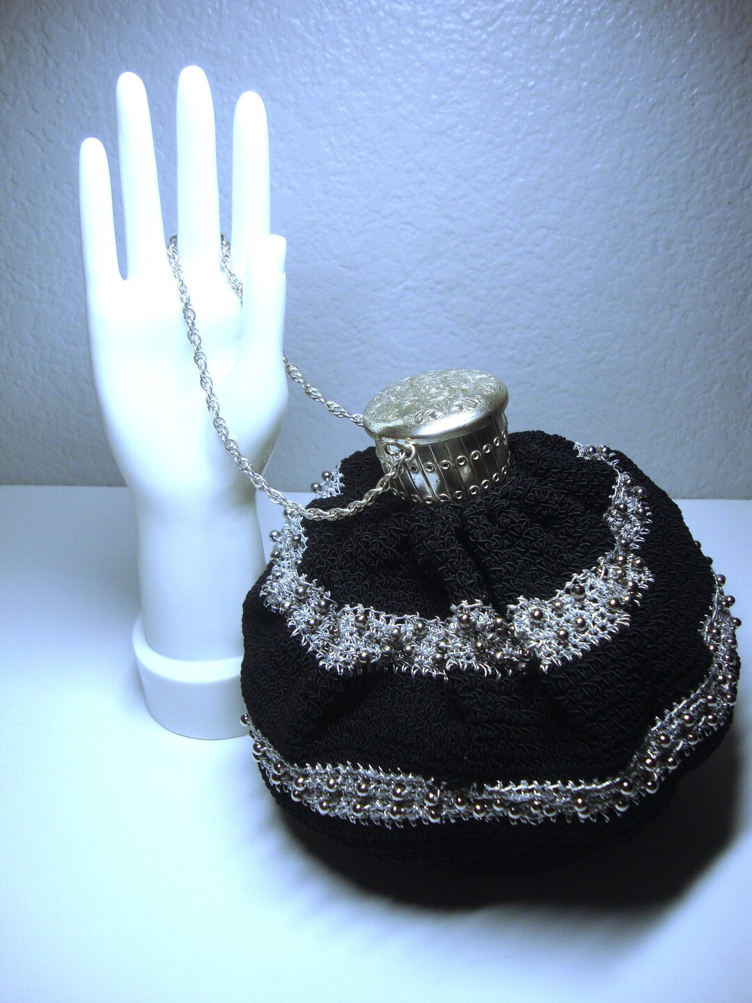 Vintage CROCHETED GATE PURSE - Ornate Silver Plated Gate Mouth Black ...