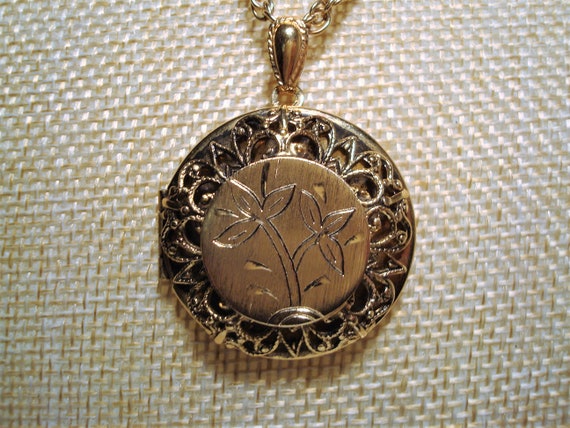 Vintage G.P. ETCHED PHOTO LOCKET - Gold Plated Ornate… - Gem