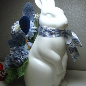 Vintage CHINOISERIE RABBIT ARRANGEMENT Porcelain 9.5 High White Rabbit ...