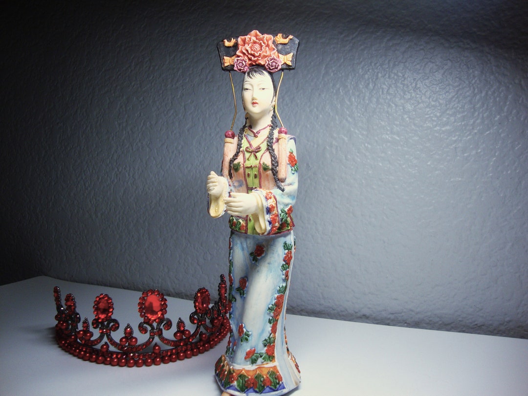 Vintage WUCAI WOMAN STATUE - Handpainted Porcelain Wucai Woman Statue ...