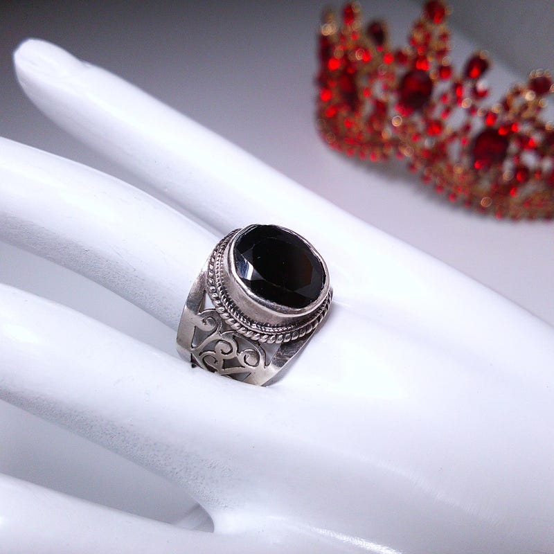 Garnet Scroll Silver Ring - Etsy