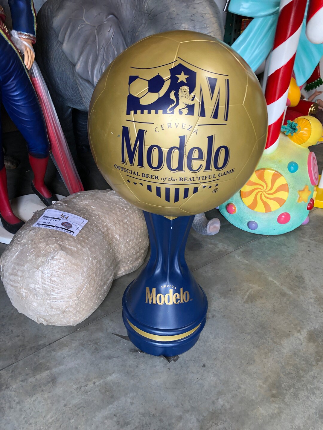 Modelo Soccer Ball Life Size Statue - Etsy