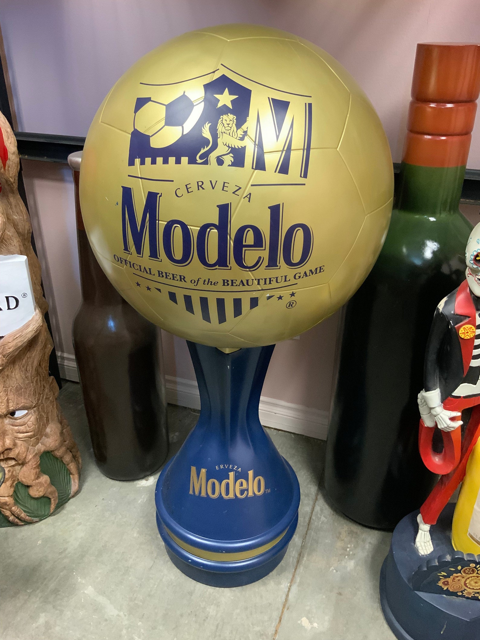 Modelo Soccer Ball Life Size Statue - Etsy