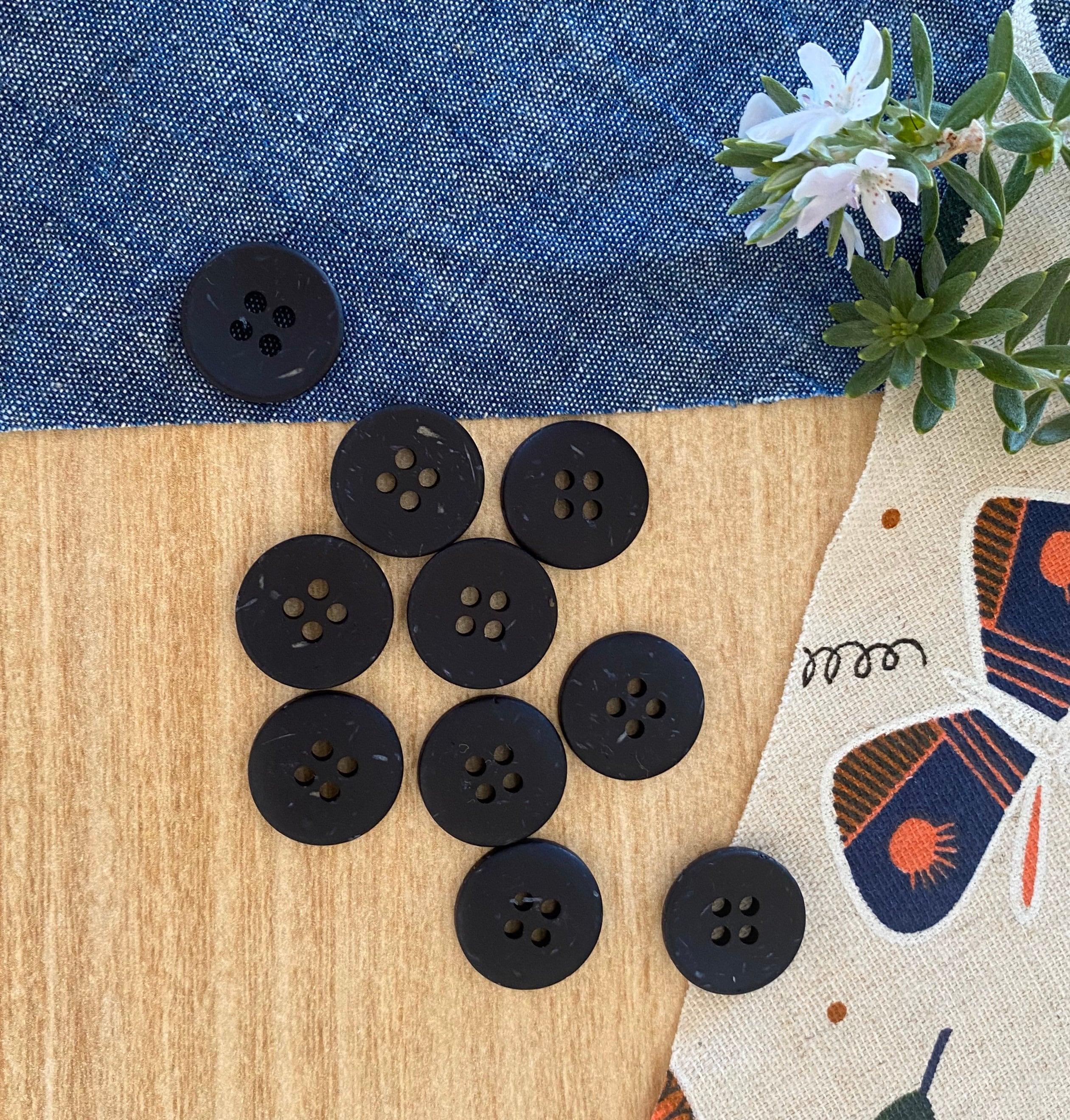 Buttons 18mm in Dark Ink Colour - Etsy Norway