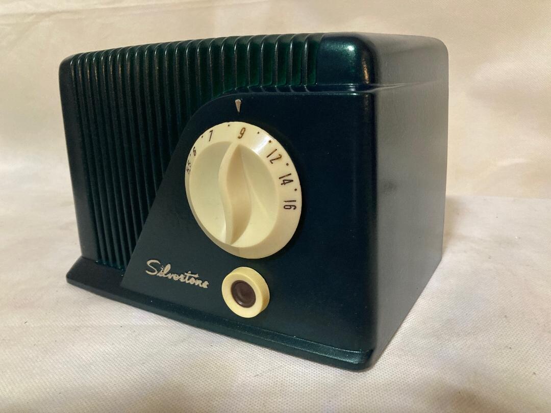 Vintage Deco 1949 Silvertone Radio 9001 Original Chassis New Paint Nice ...