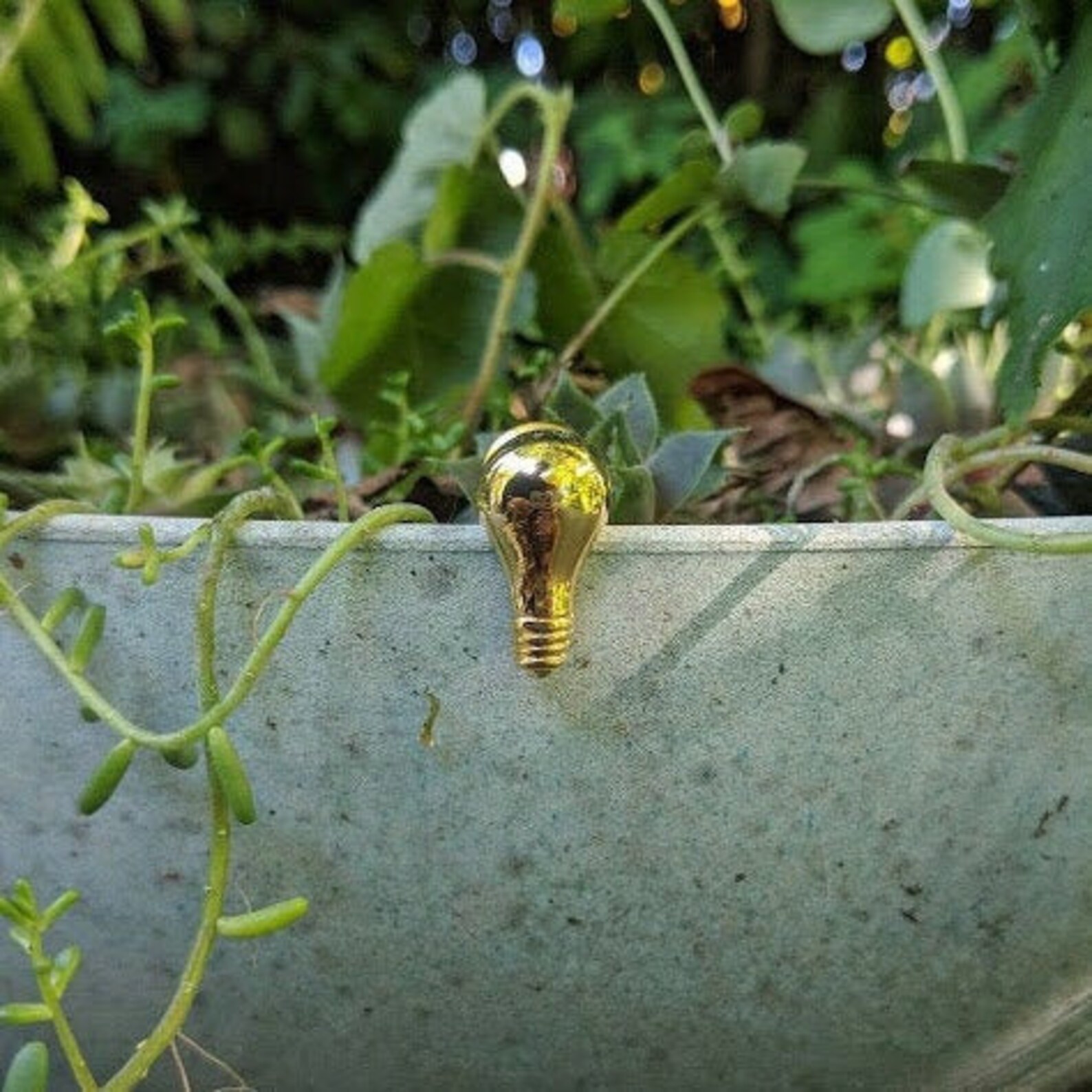 Light Bulb Pin Gold Metal Vintage Small Brooch - Etsy