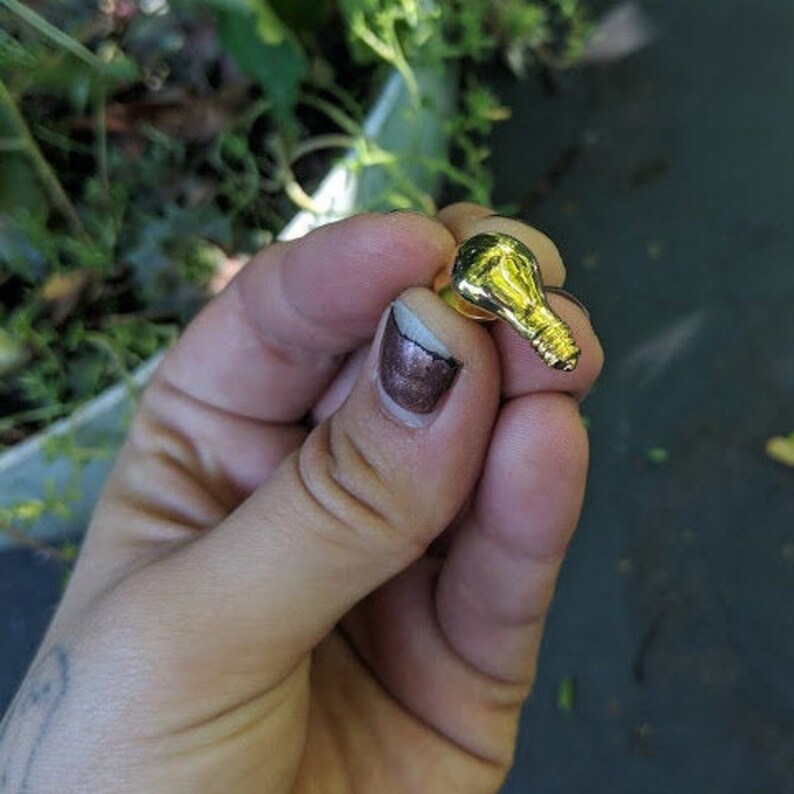 Light Bulb Pin Gold Metal Vintage Small Brooch - Etsy