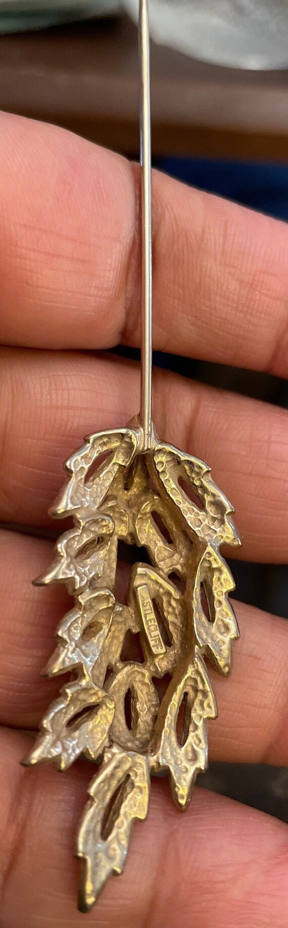 Rare Vintage castle Cliff Long Pin Brooch Leaf 1930s … - Gem