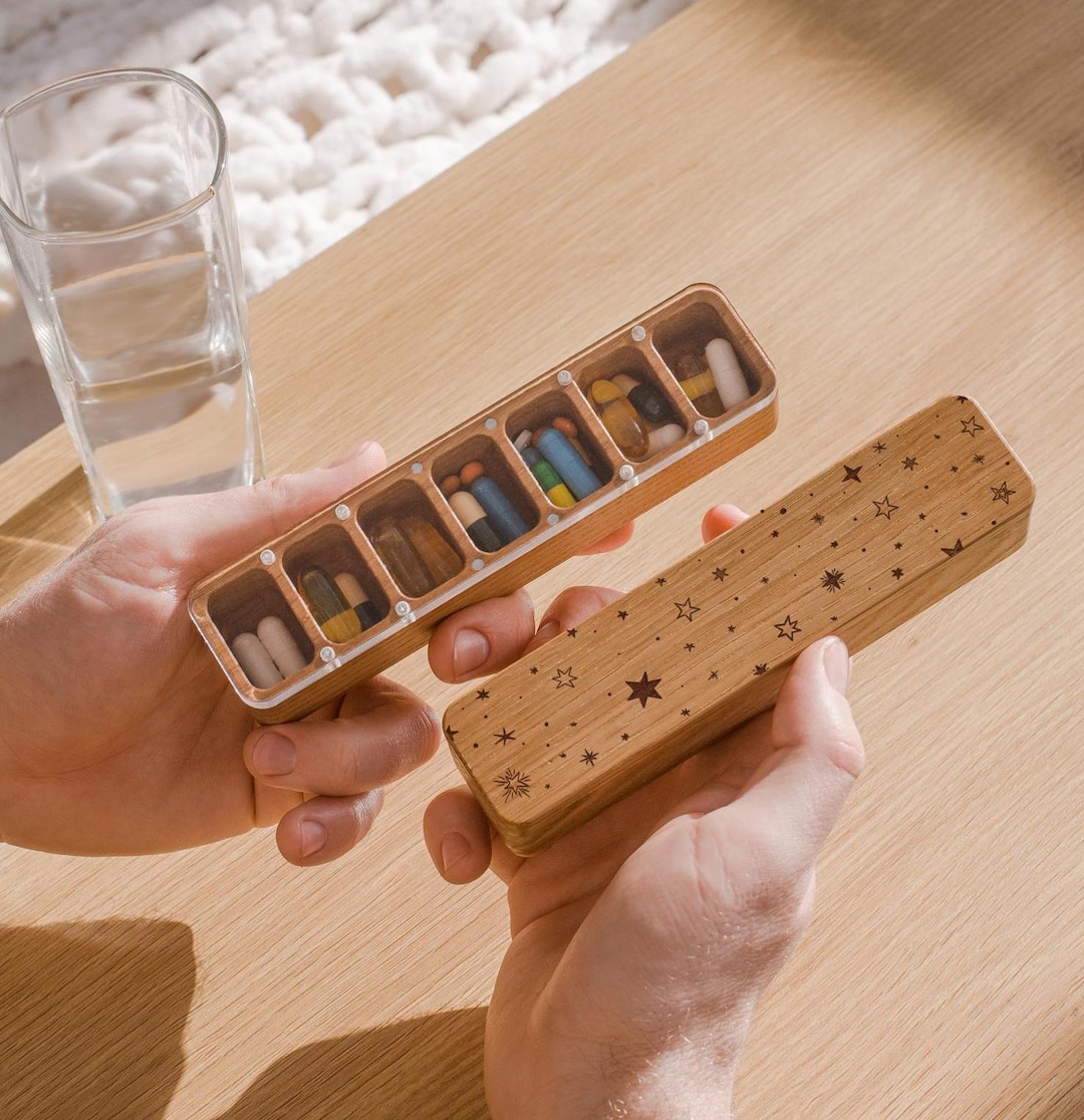 Cute Pill Box, Small Pill Organizer for Purse, Wooden 7-day Divided ...