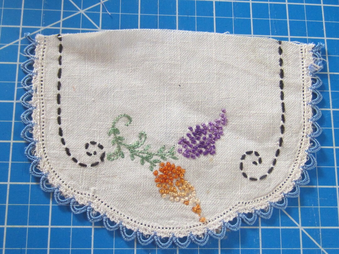 1 Darling Multicolored Vintage Hand Embroidered Grapes Piece 7.75x5.75 ...