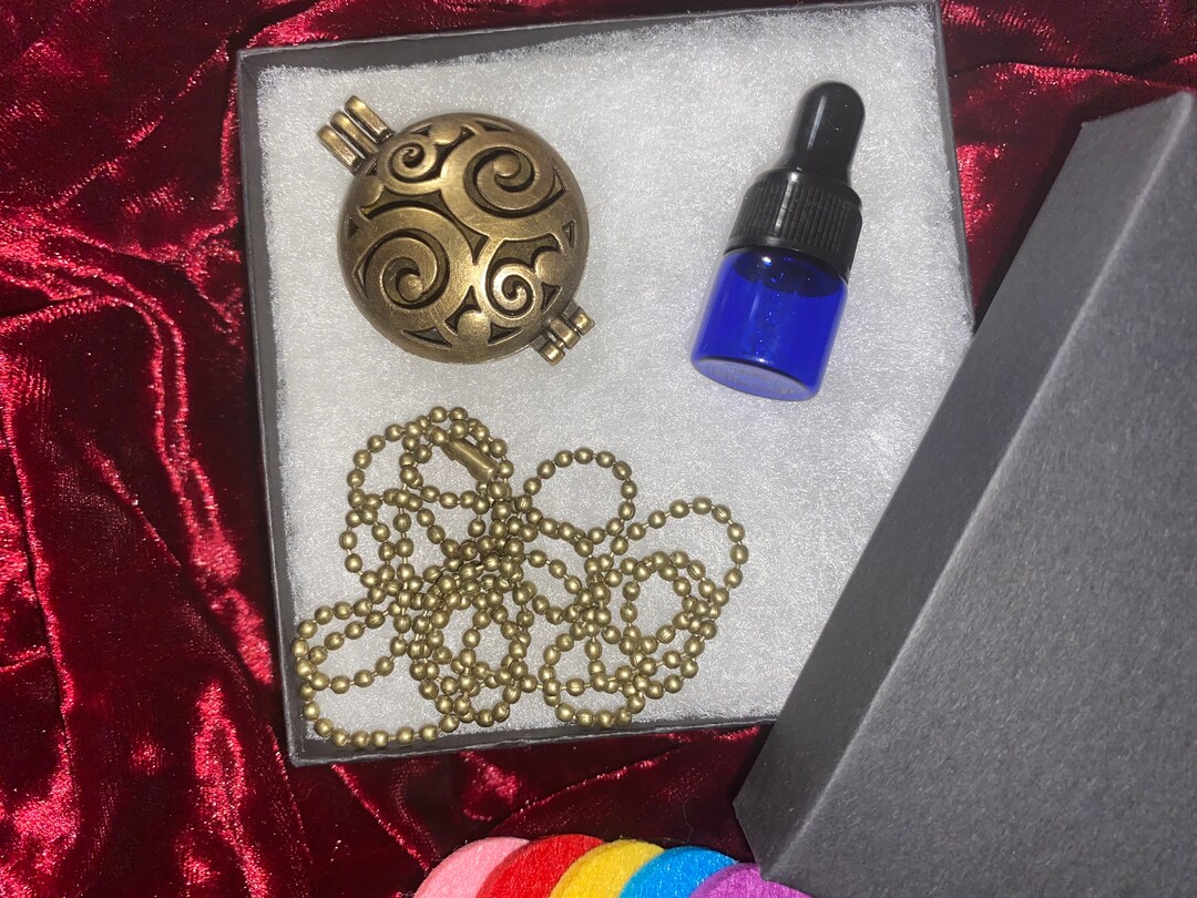 Oil Diffuser Car Dangle With Rear View Mirror Altar Oil and Gift Box ...