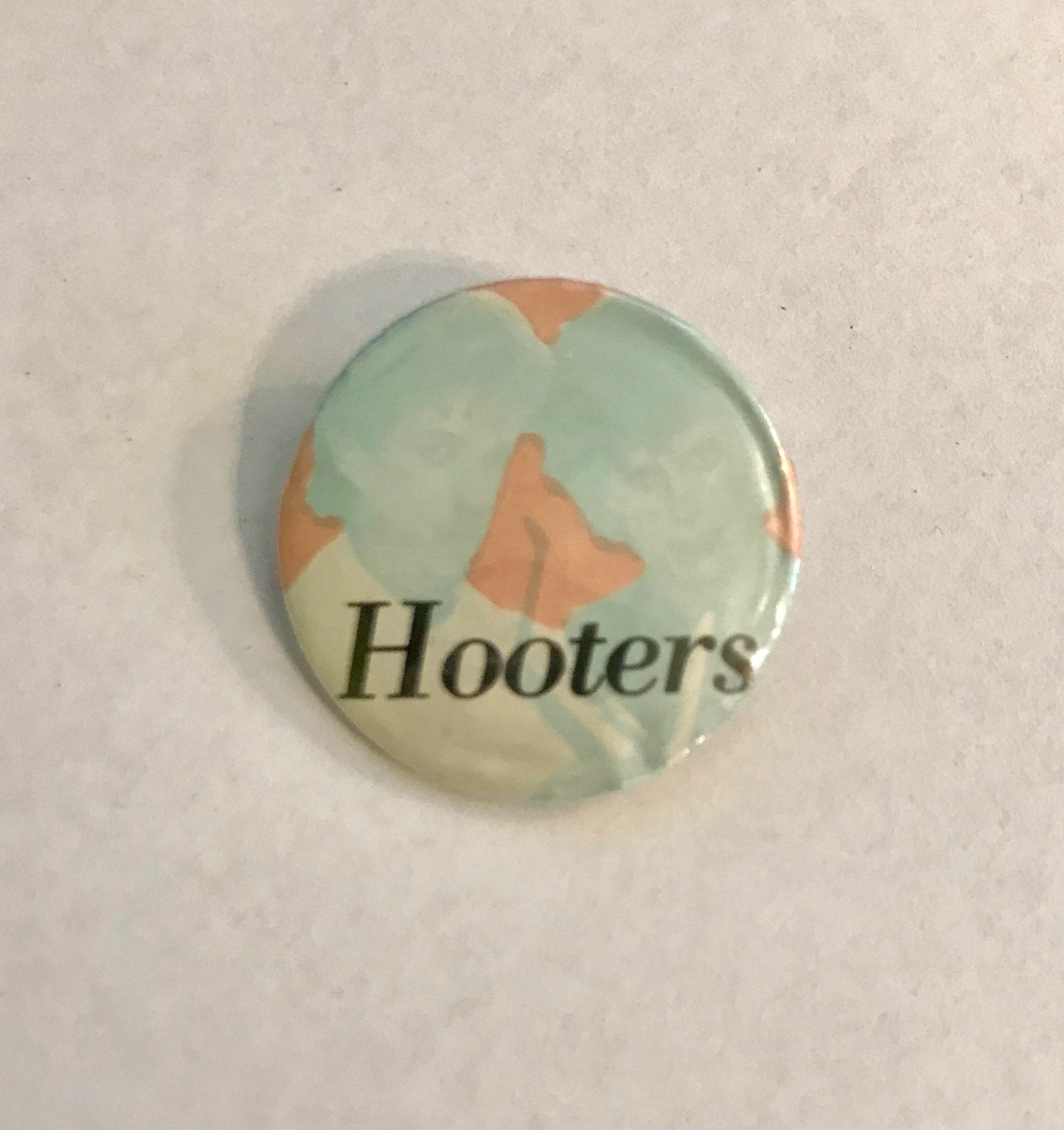 Hooters Pin/button Pin Circa 1980s Vintage Original 3 - Etsy