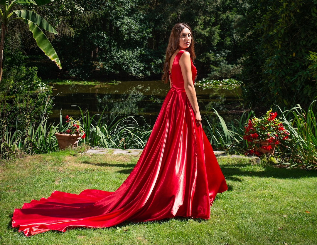 Red Wedding Dress Satin V Neck Sleevelees Bridal Formal Minimalist ...