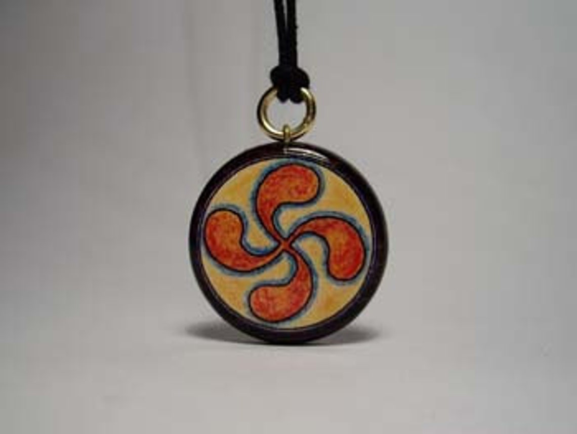 Lauburu Colgante de Madera. Wooden Pendant with Lauburu. Holzanhänger ...