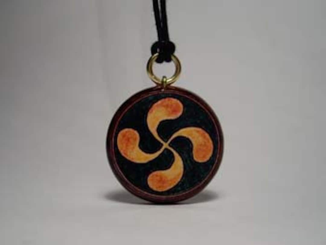 Lauburu Colgante de Madera. Wooden Pendant with Lauburu. Holzanhänger ...