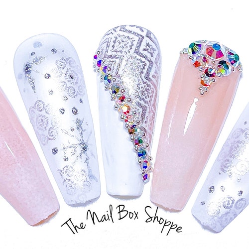 Hmong Pressed on Nails - Etsy