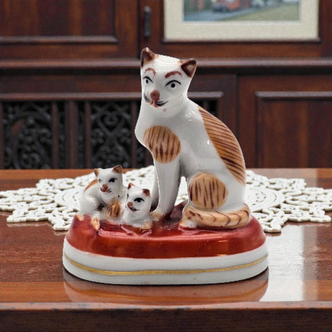 Samson Paris Porcelain Cat Family Figurine, Chelsea Revival Style, Gold ...