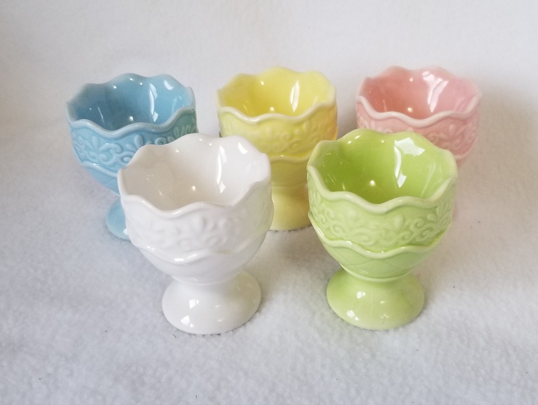 Ceramic Easter Egg Cup, Pedestal Egg Holder With Scallop Top, Egg ...