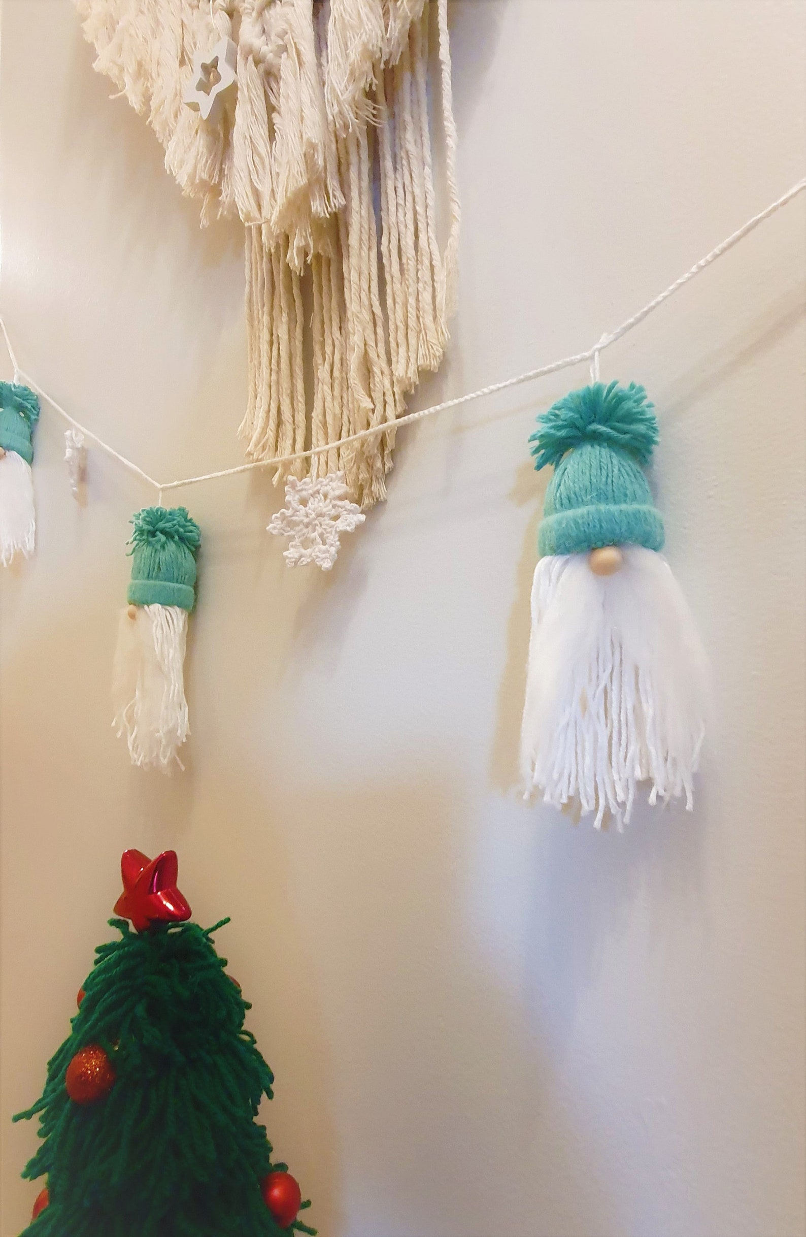 4x Christmas Gnome Garland Crochet - White Snowflake Fireplace Ornament ...