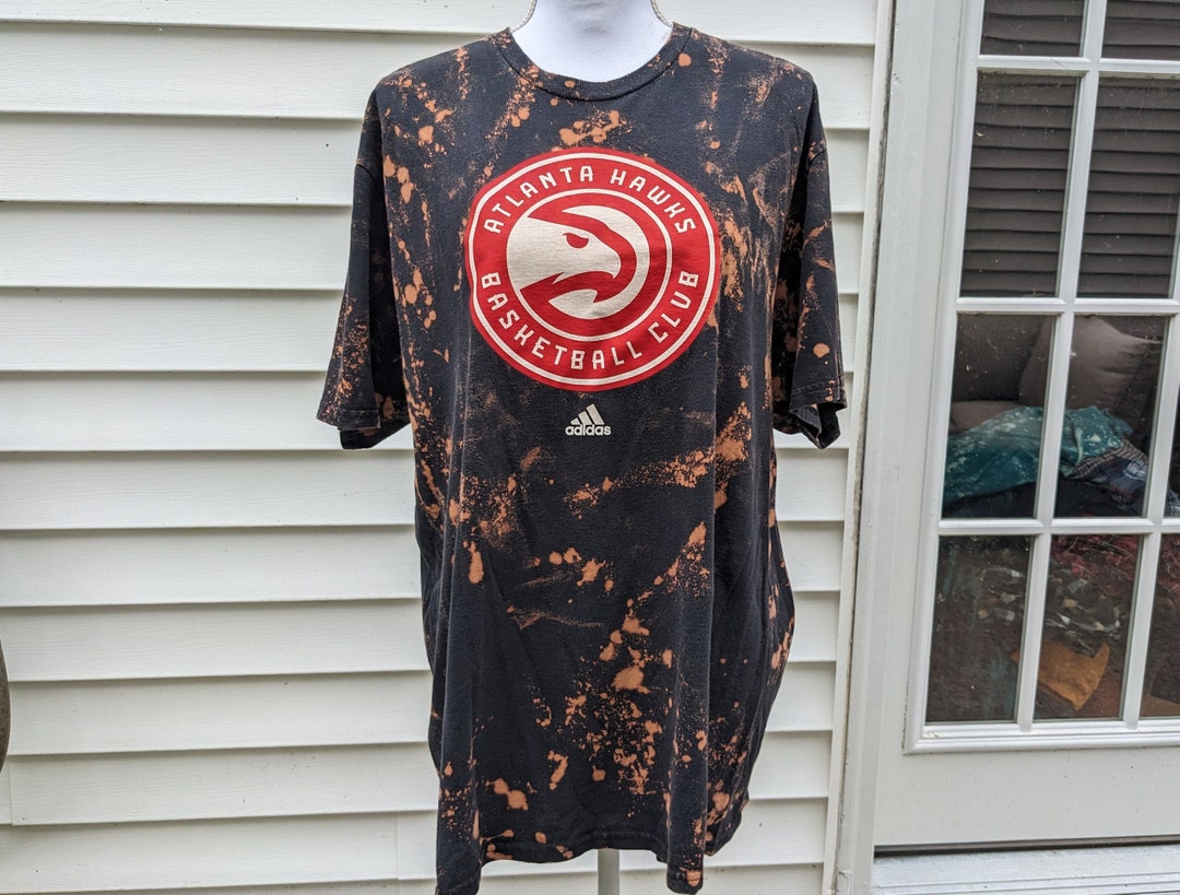 Upcycled Men's Unisex Short Sleeve Bleach Dyed NBA Atlanta Hawks Team ...