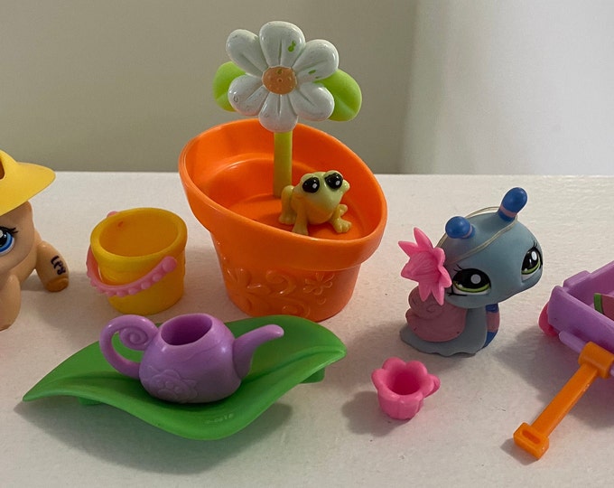 Littlest Pet Shop Garden Get Together Set 1446 Snail, German Shepherd ...