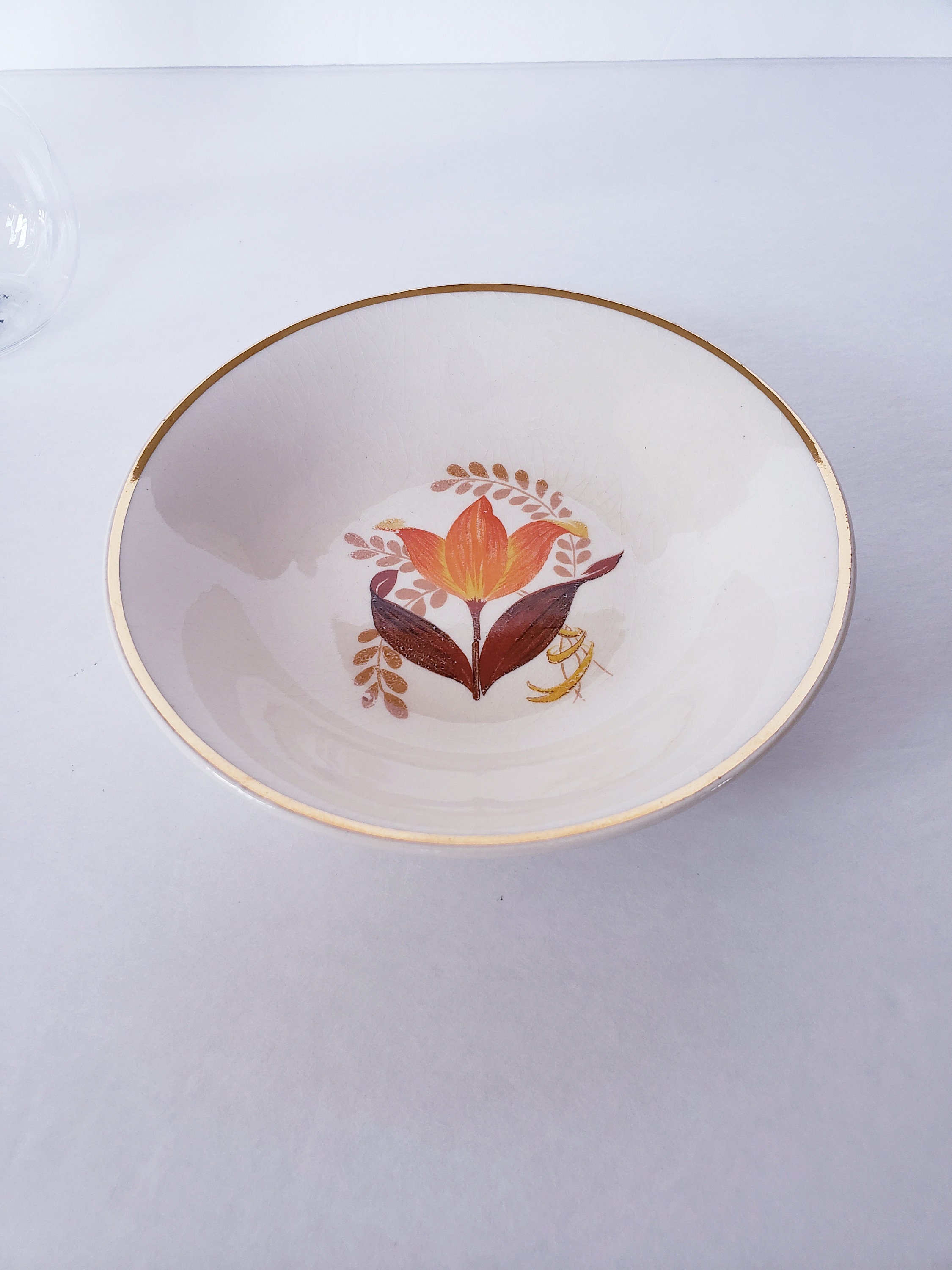 Vintage Bakerite Modern Tulip de Harker 22K Gold Trim | Etsy