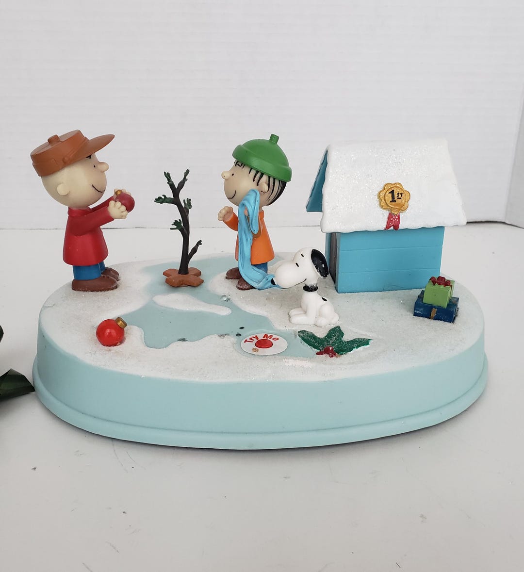 Peanuts Charlie Brown, Linus and Snoppy Animated Spinning Christmas ...