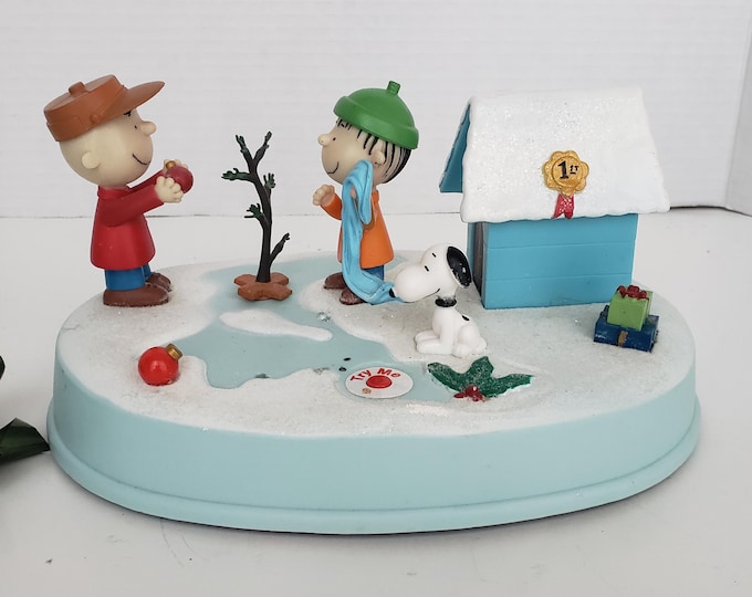 Peanuts Charlie Brown, Linus and Snoppy Animated Spinning Christmas ...
