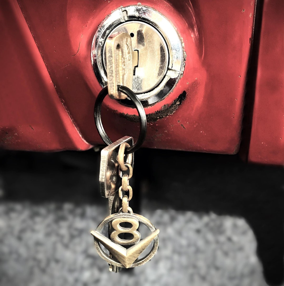 V8 Keychain V8 Emblem Gearhead Gift Classic Cars Accessories Gift for ...